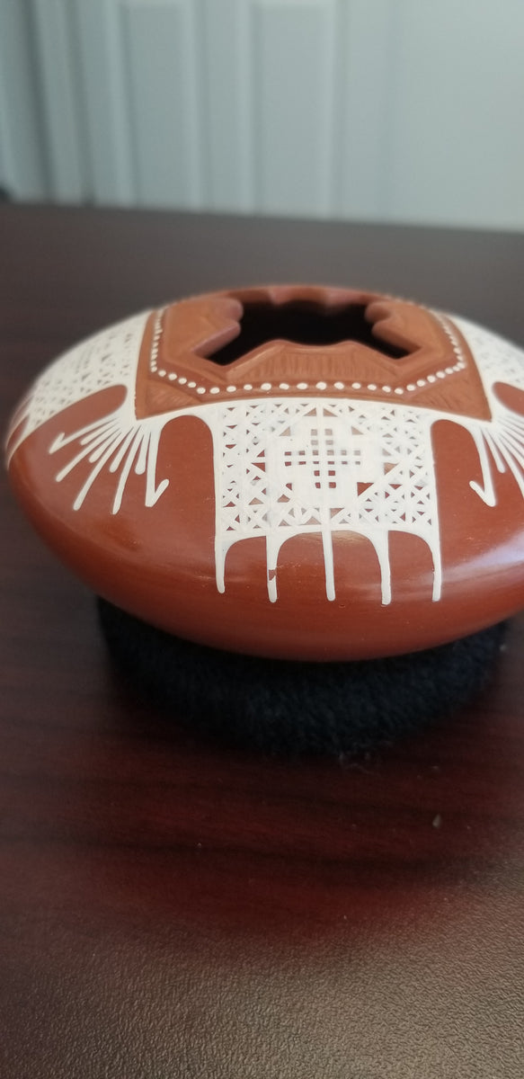 Traditional Design with Geometric Opening – Cabot's Museum Trading Post